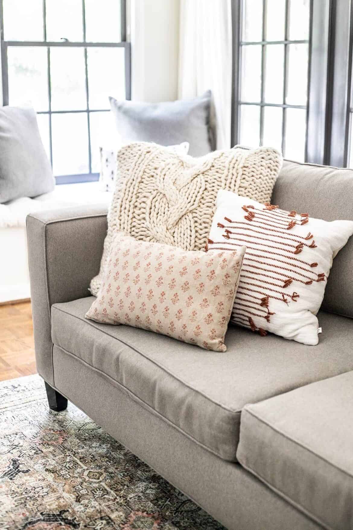 How to Mix and Match Pillows on a Sofa (Complete Guide) • Creatively ...